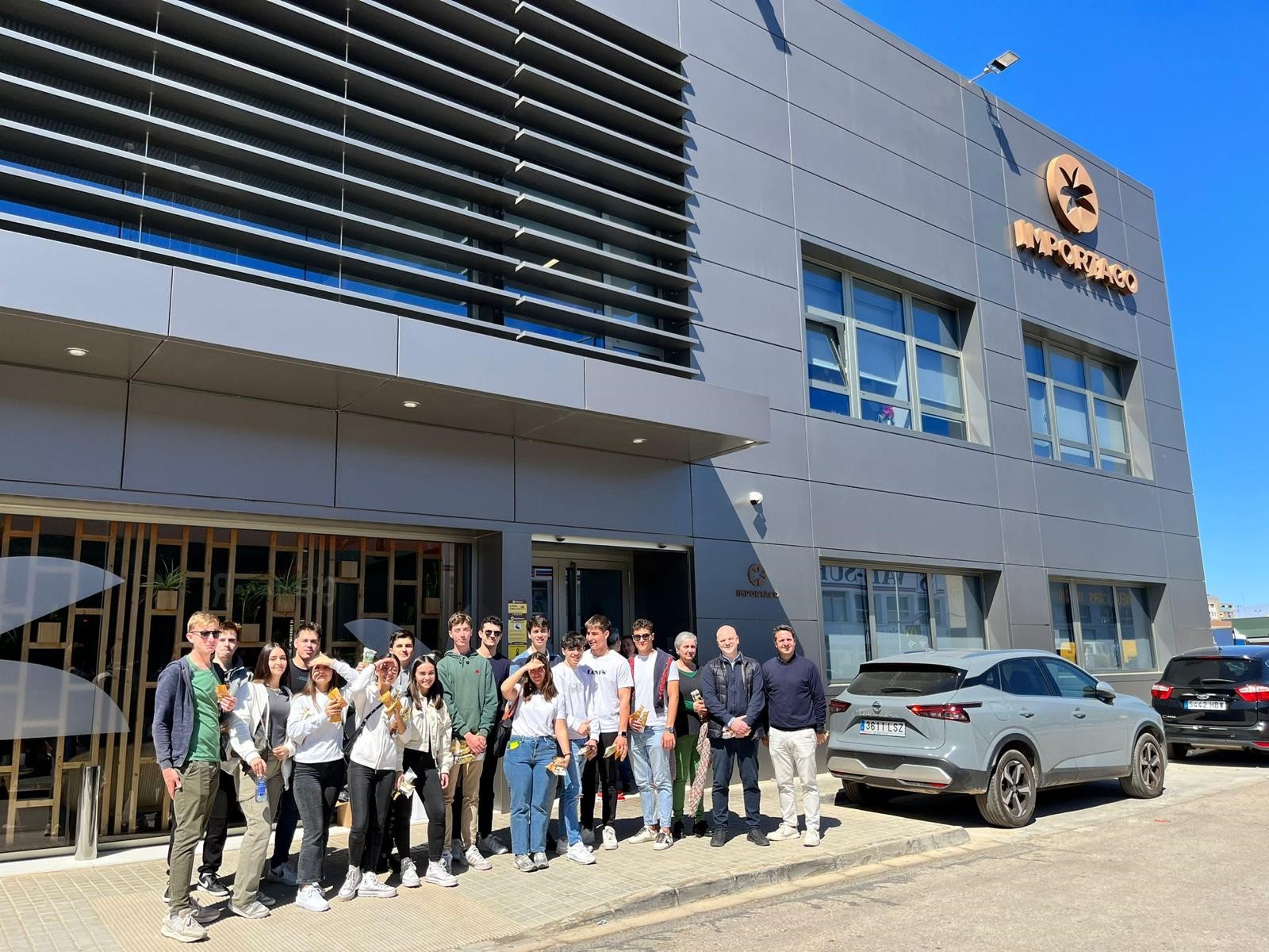 El alumnado del área de Transporte y Logística visita la cadena de ...